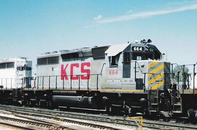 SD 40-2 664